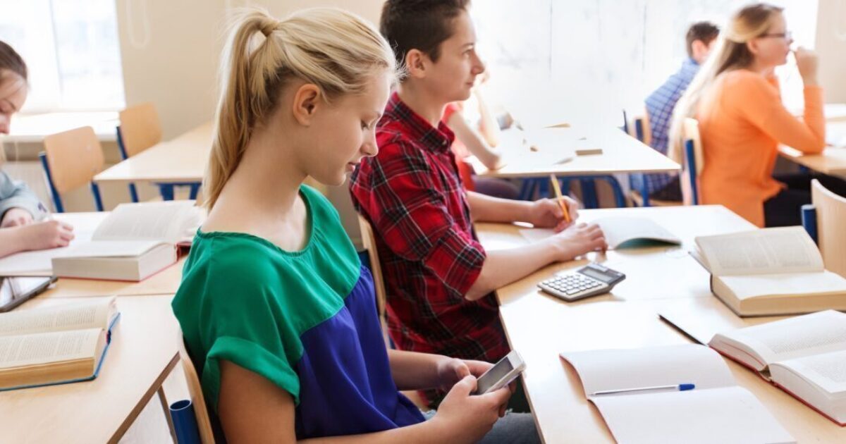 GLOS | Ouders positiever over mobieltjesverbod na invoering