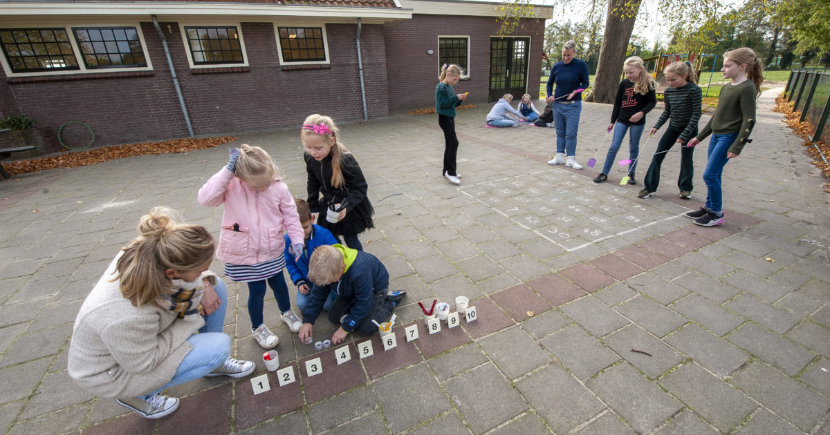 GLOS | Basisschool De Wiene krijgt certificaat voor buitenles